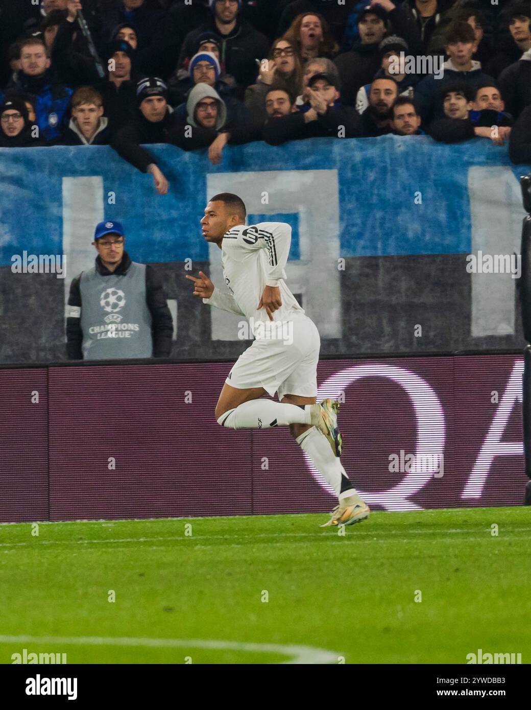 Real madrid mbappe hi-res stock photography and images - Alamy