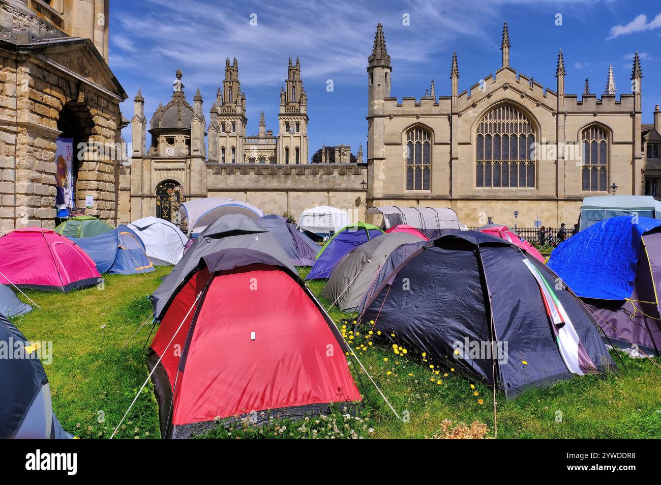 Oxford: Tents of pro Palestine protest camp at Radcliffe Camera at ...
