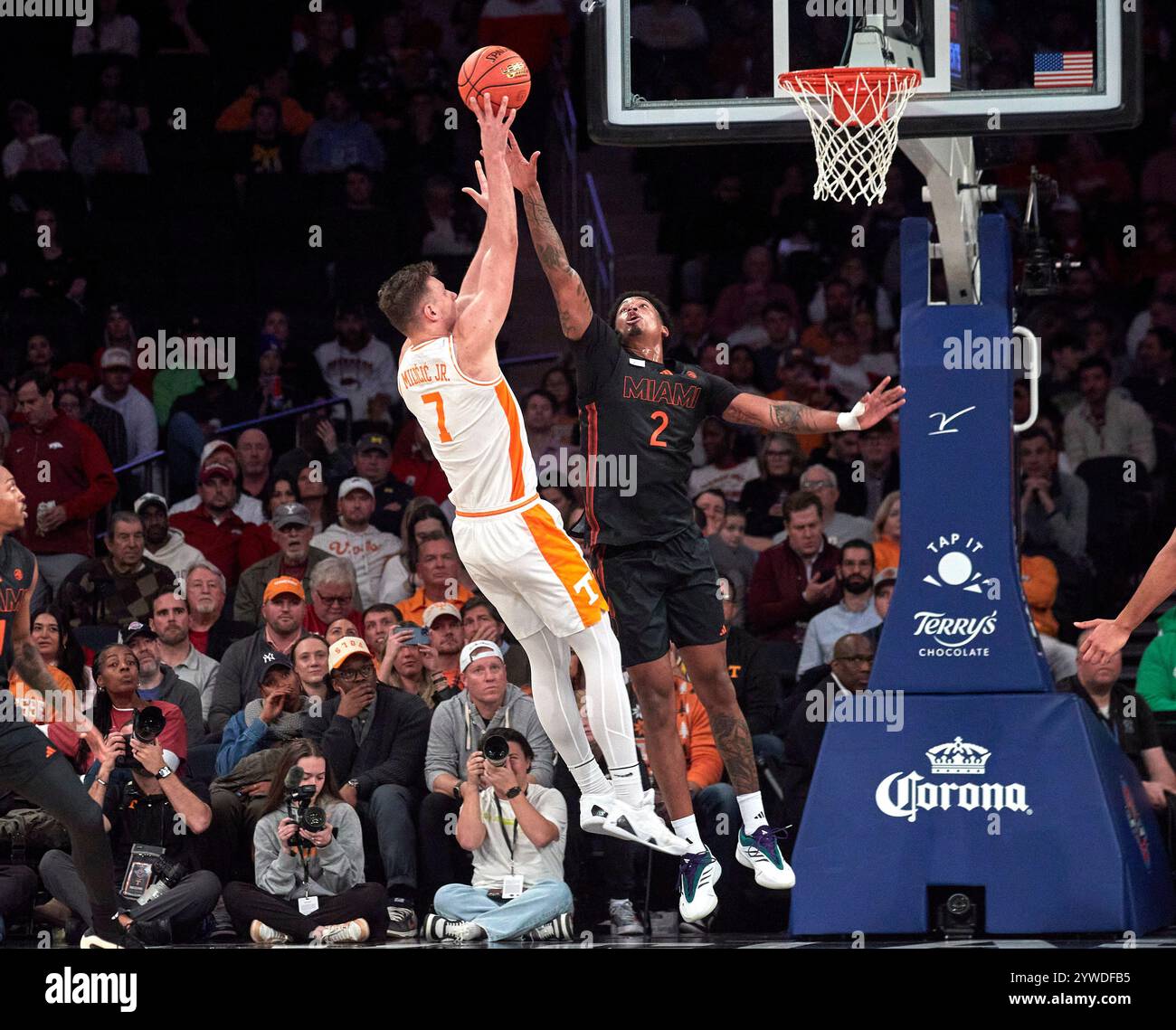 Tennessee Volunteers forward Igor Milicic Jr. (7) shoots over Miami (Fl) Hurricanes forward ...