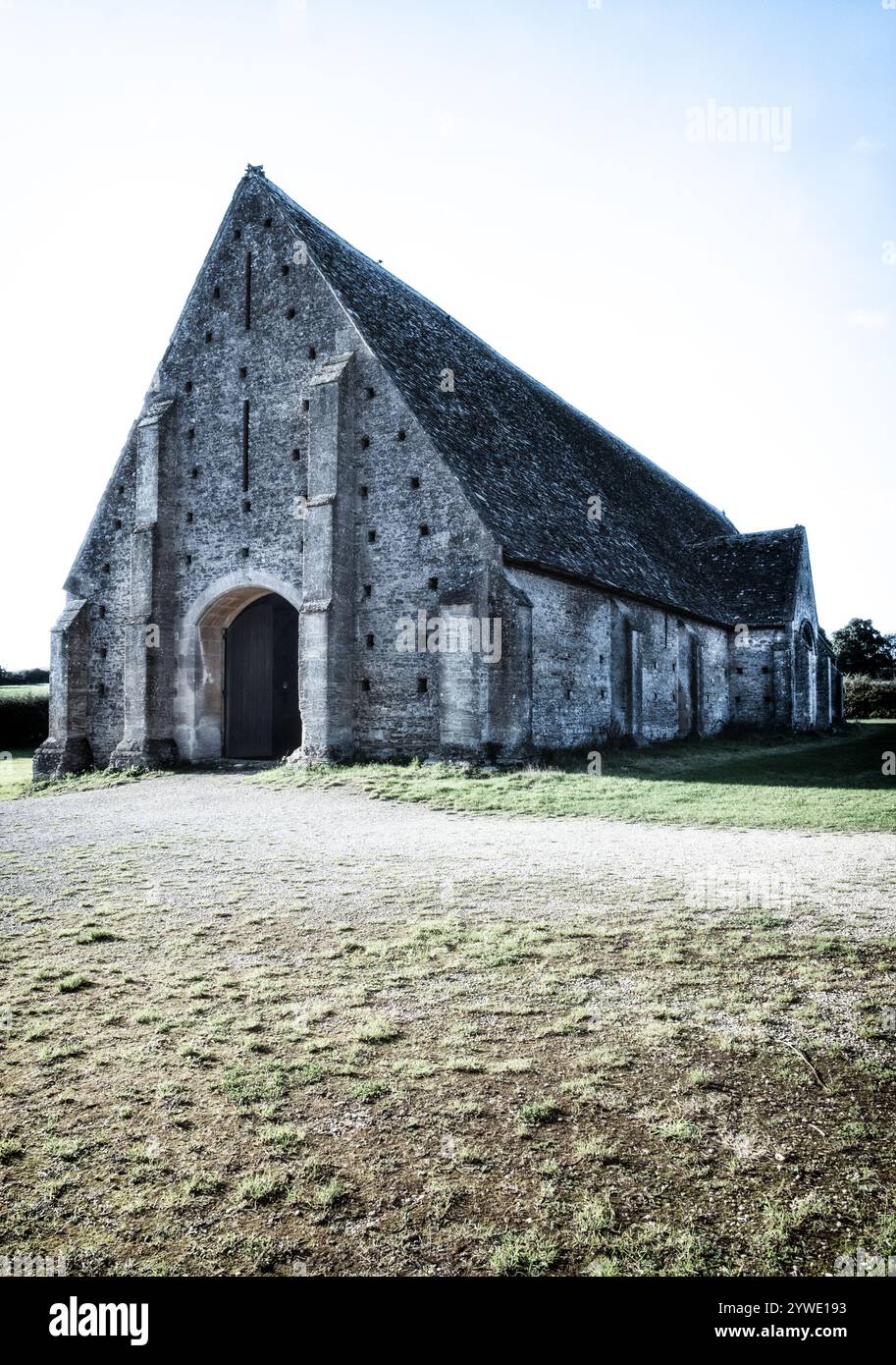 The medieval tithe barn at Great Coxwell, Oxfordshire Stock Photo - Alamy