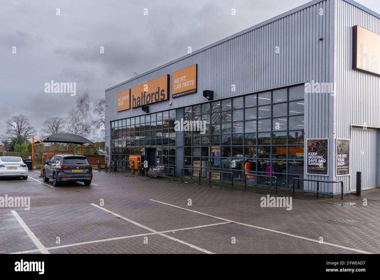 Halfords england hi-res stock photography and images - Alamy
