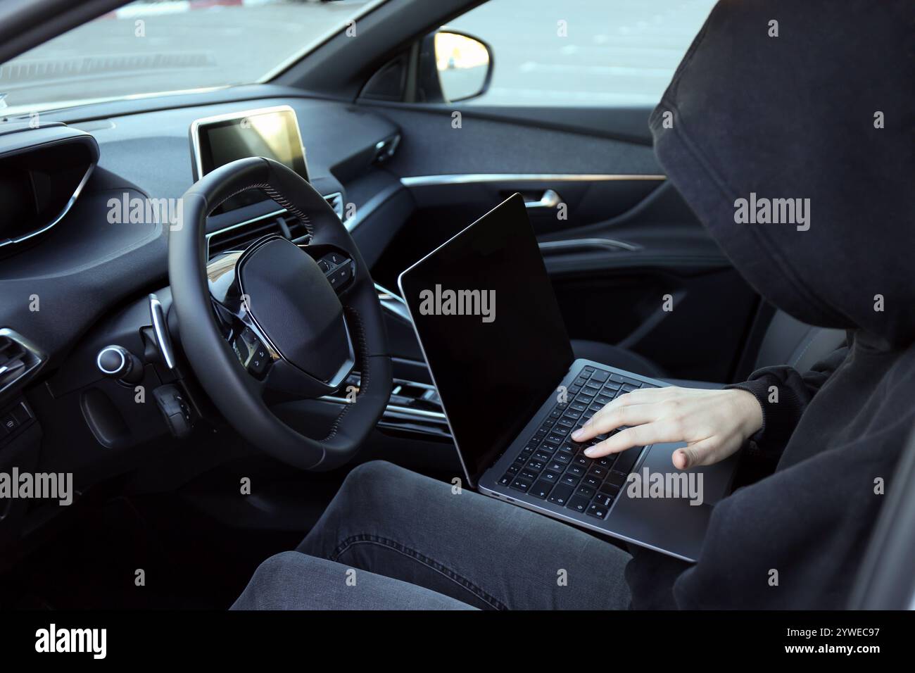 Thief hacking car system hi-res stock photography and images - Alamy