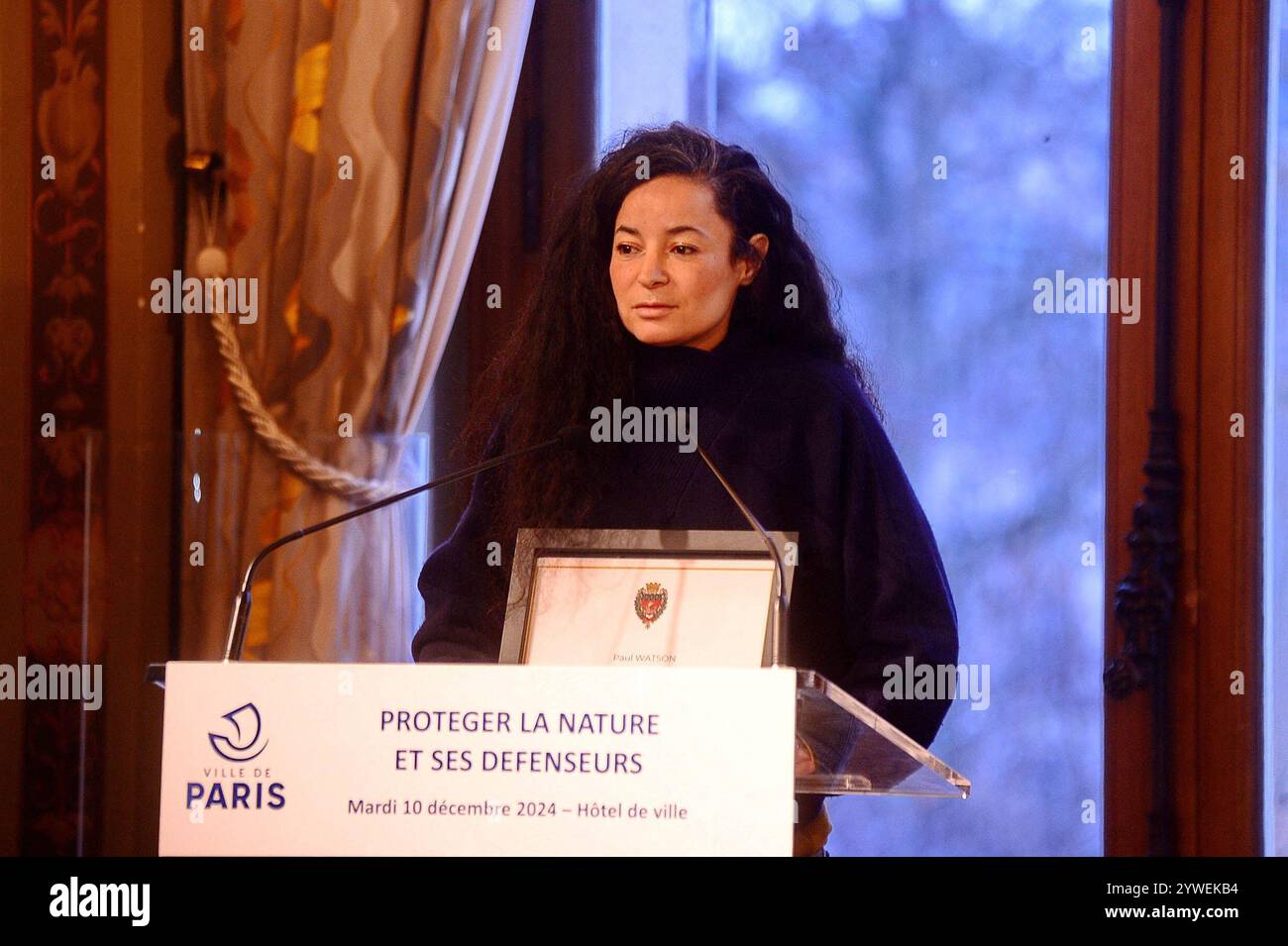 Paris mayor symbolically bestows honorary citizenship of the City of ...