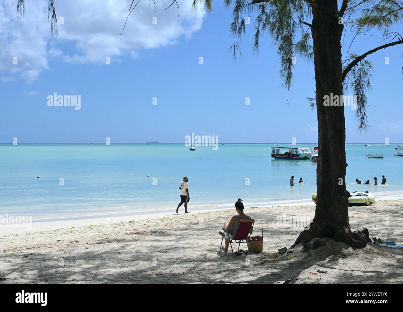 Mauritius island people walking hi-res stock photography and images - Alamy