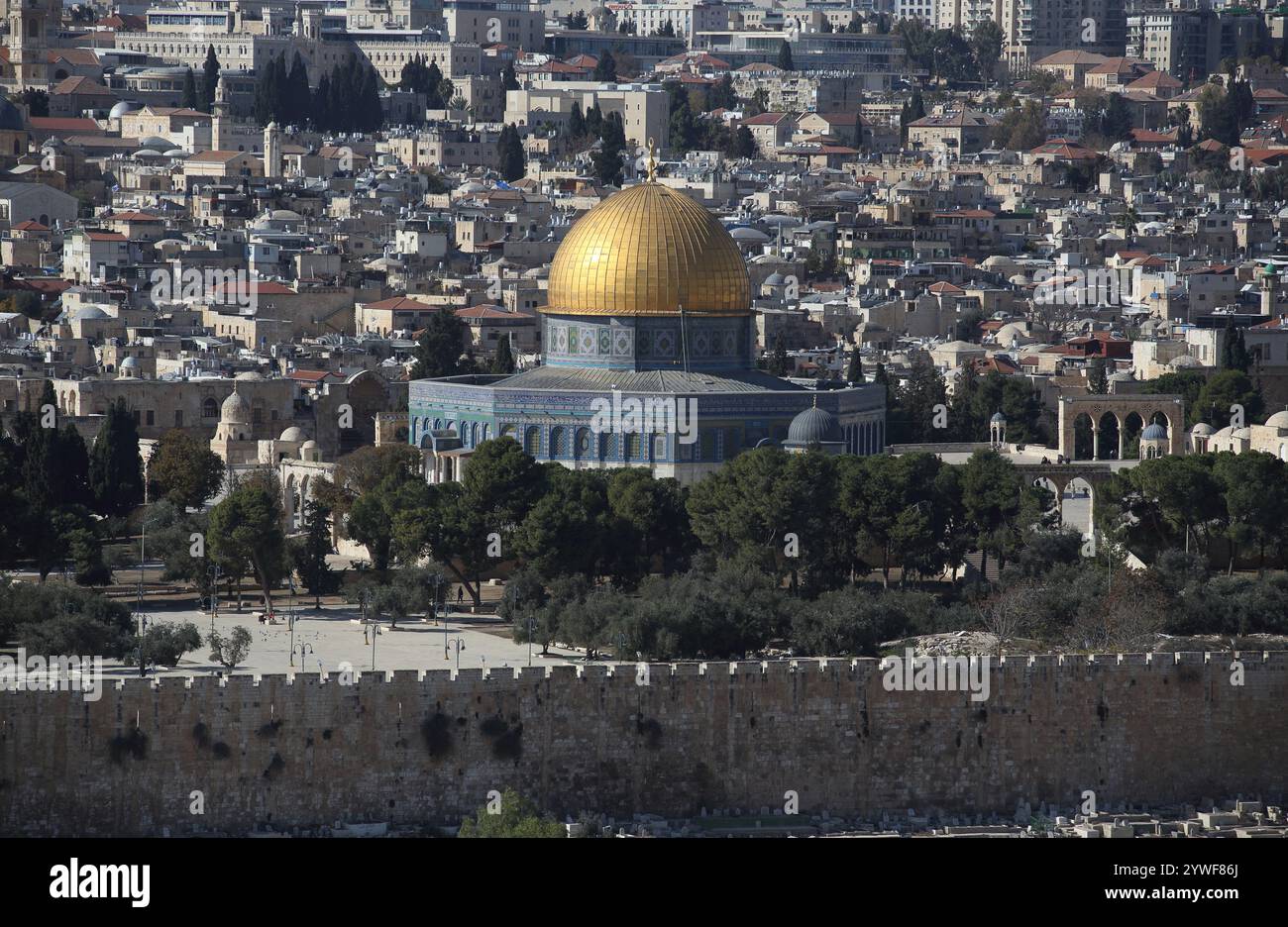 View of the Temple Mount in Jerusalem & the Dome of the Rock from Mt ...