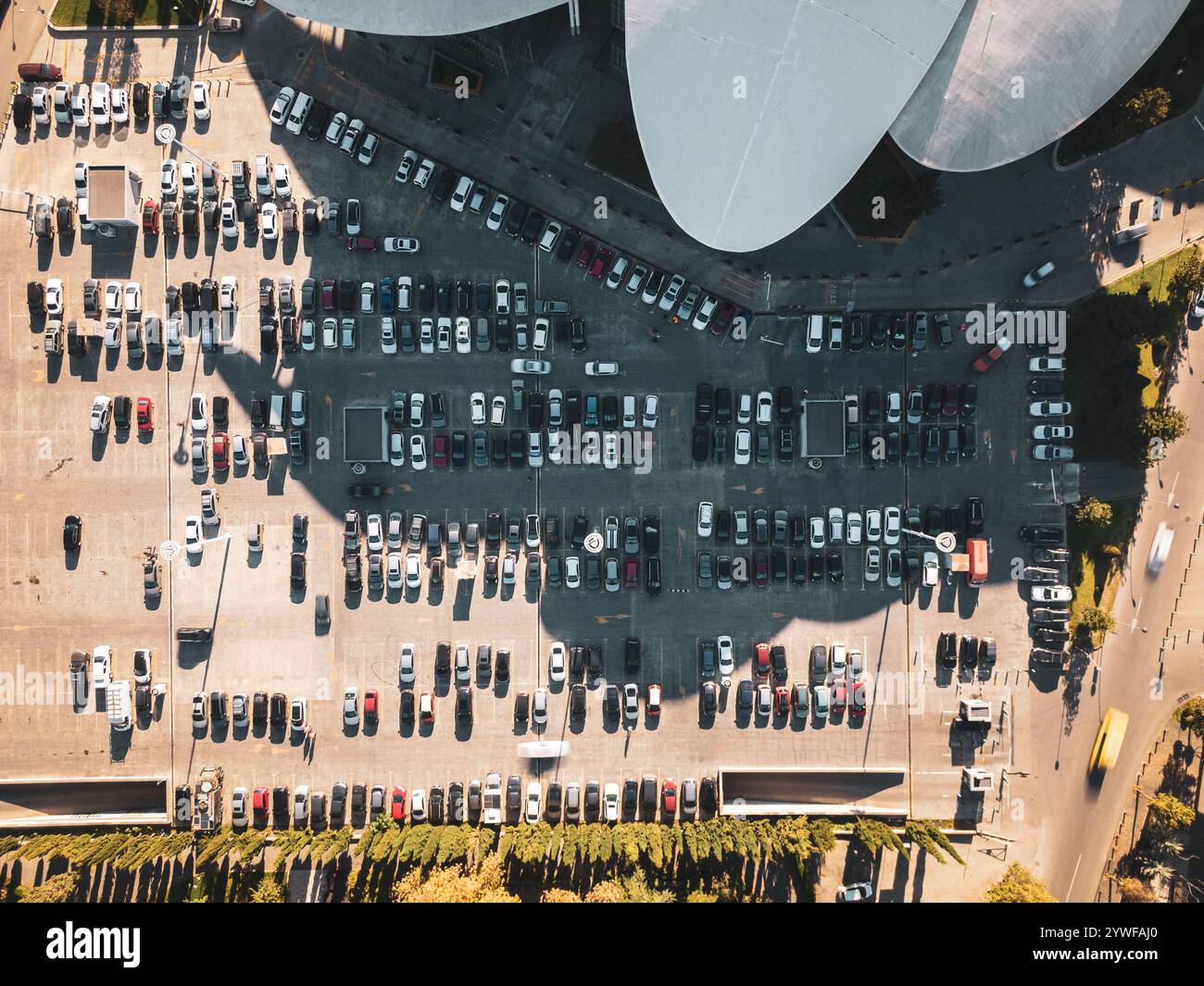 Parking lot full of large vehicles hi-res stock photography and images ...