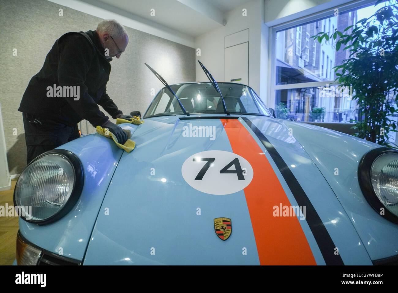 Porsche 911s 1974 -Fotos und -Bildmaterial in hoher Auflösung – Alamy