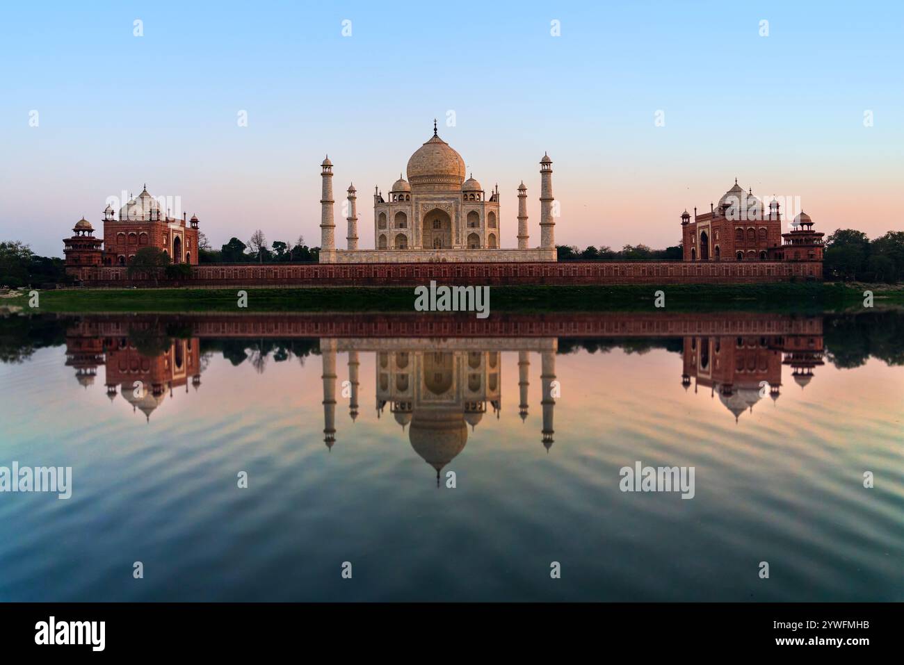View over the Taj Mahal with its reflection over the River Yamuna in ...