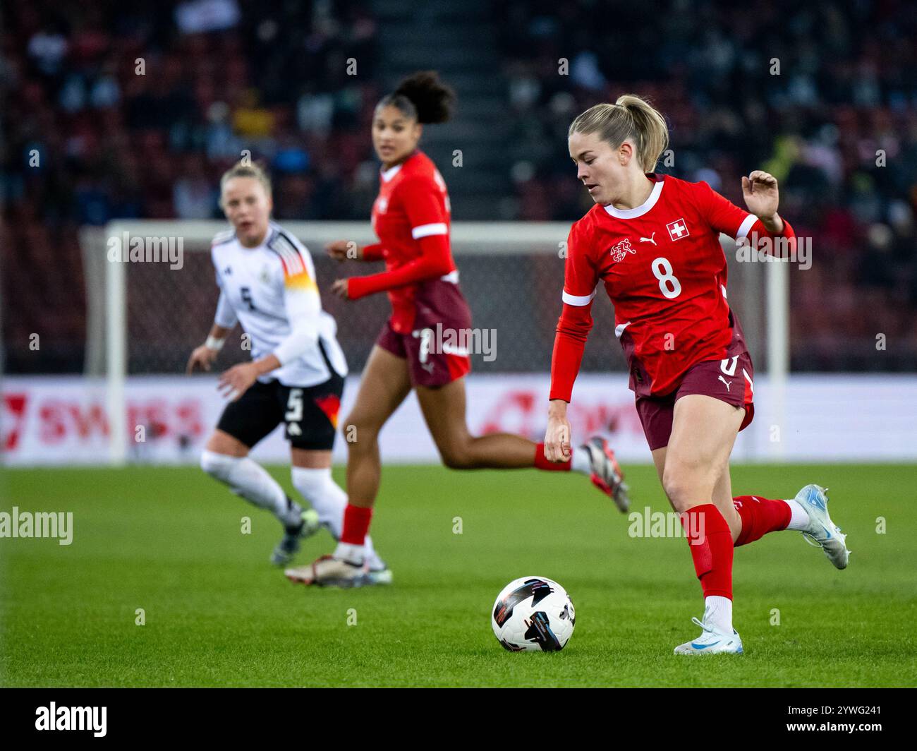 Nadine Riesen (Schweiz, #08) am Ball, SUI, Schweiz vs Deutschland ...