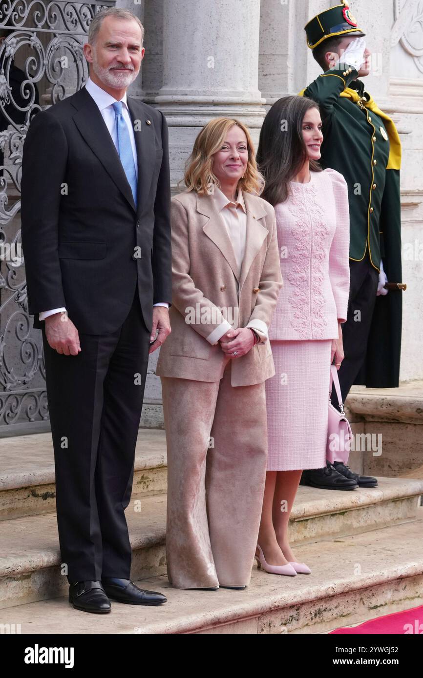King of Spain, Felipe VI, left, and Queen Letizia, third from left ...