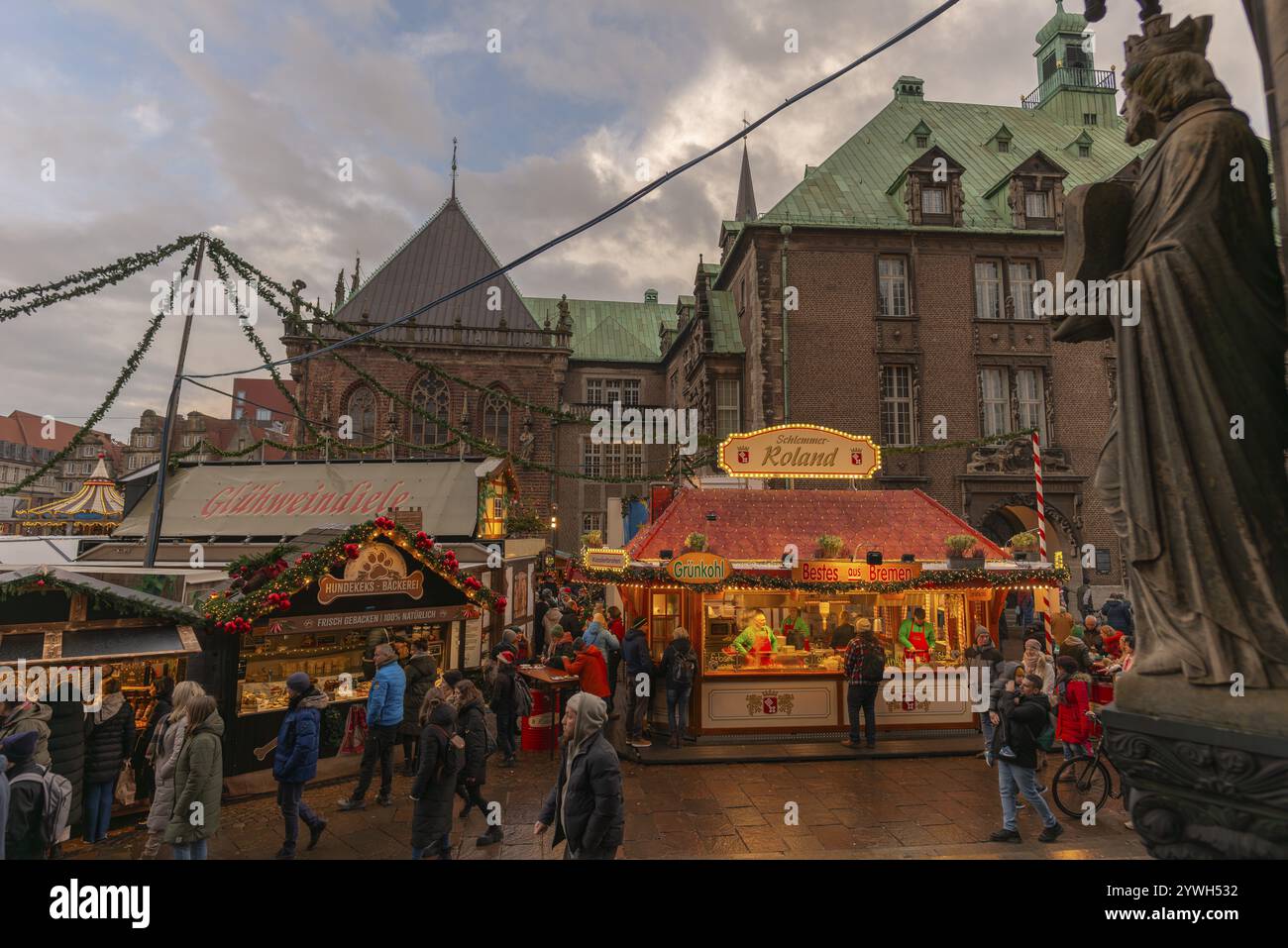 Christmas market at the historic town hall of the Hanseatic city of ...