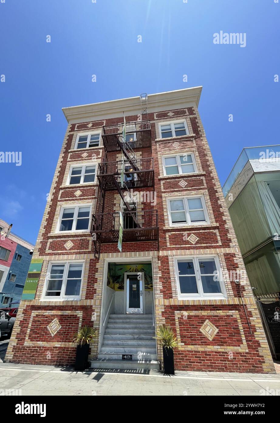A stunning building on Venice Beach Stock Photo - Alamy