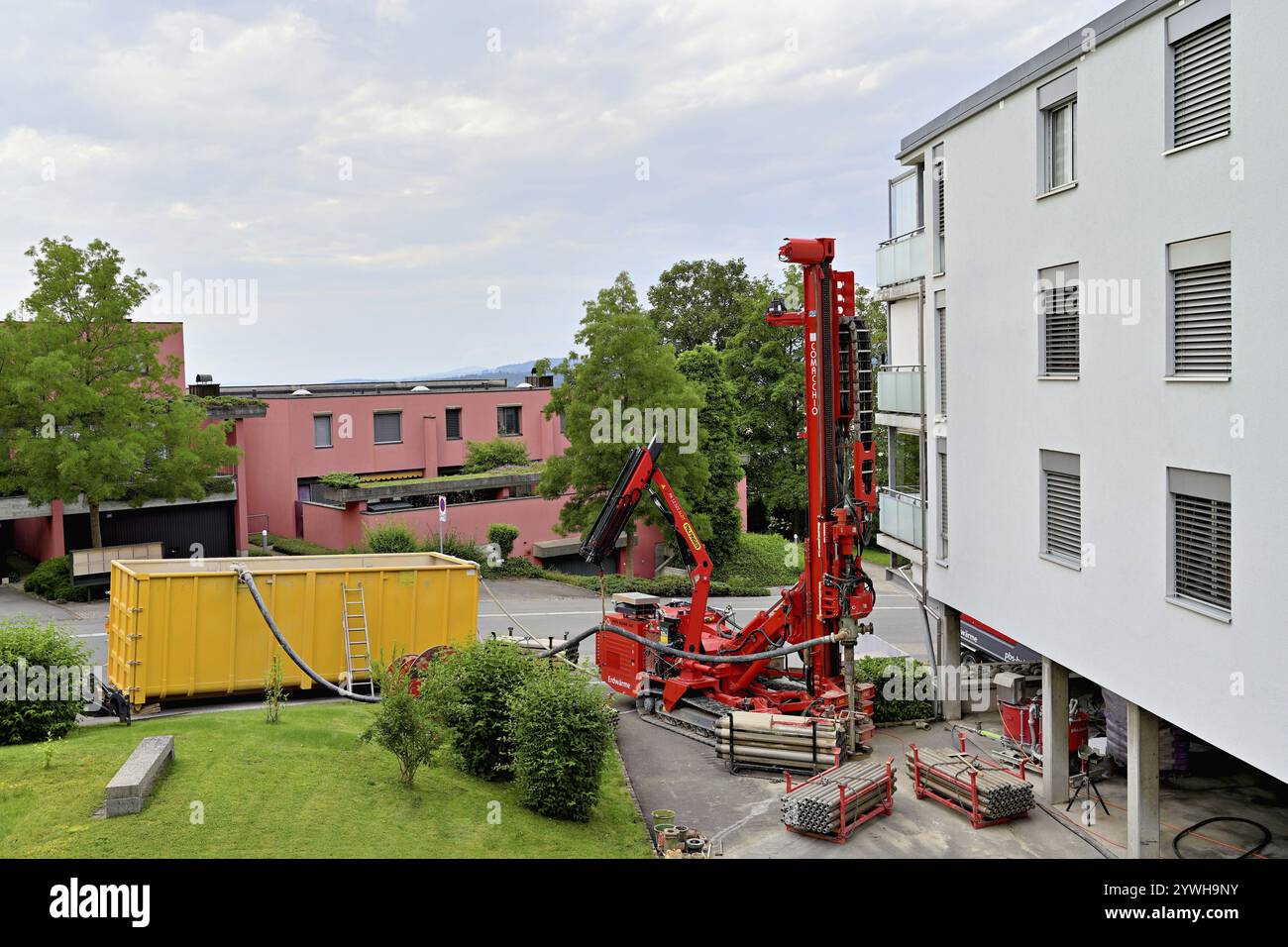 Drilling machine for drilling boreholes with sludge trough, Canton Zug ...