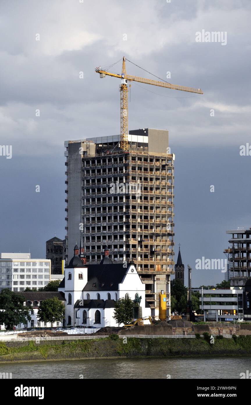 The Lufthansa high-rise (headquarters of the German airline until 2007 ...