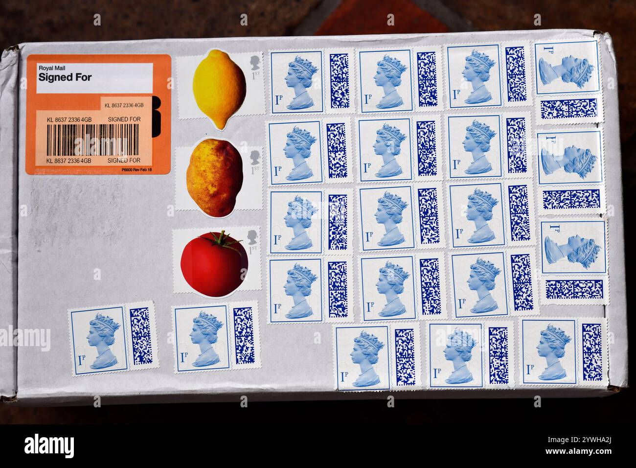 Parcel royal mail hi-res stock photography and images - Alamy