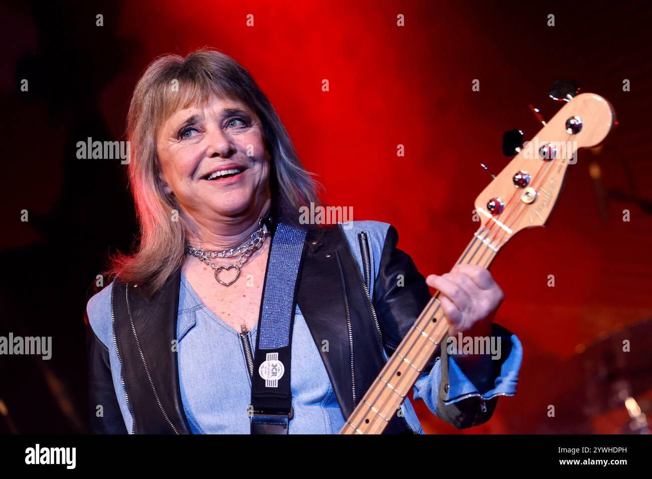 Sängerin Suzi Quatro bei ihrem Auftritt im Rahmen ihrer World Tour 2024 ...
