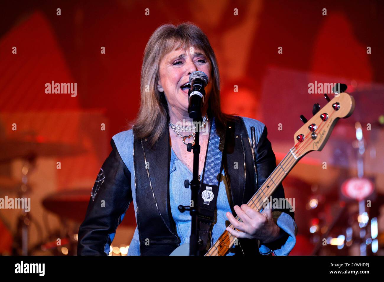 Sängerin Suzi Quatro bei ihrem Auftritt im Rahmen ihrer World Tour 2024 ...