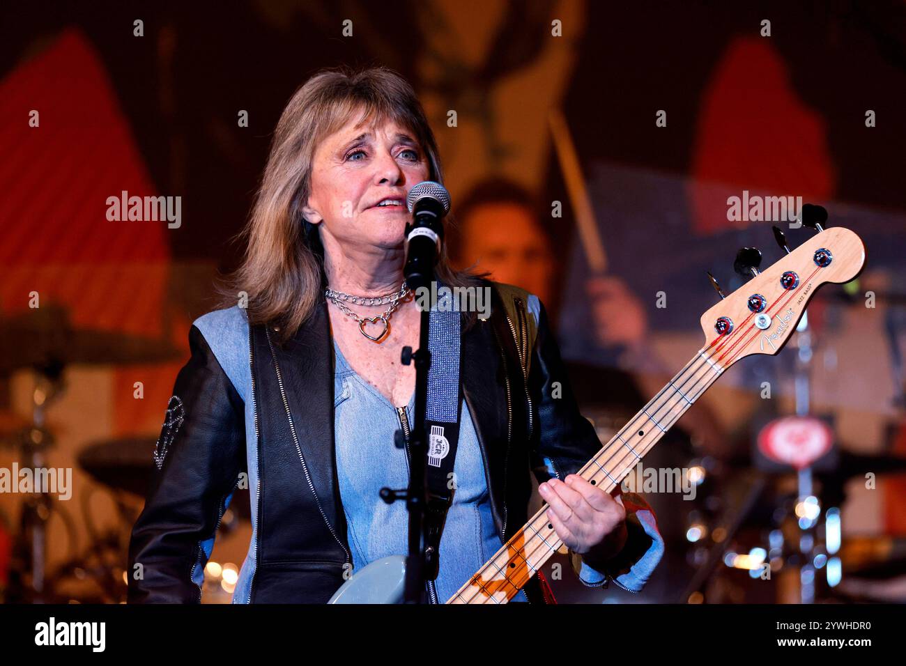 Sängerin Suzi Quatro bei ihrem Auftritt im Rahmen ihrer World Tour 2024 ...