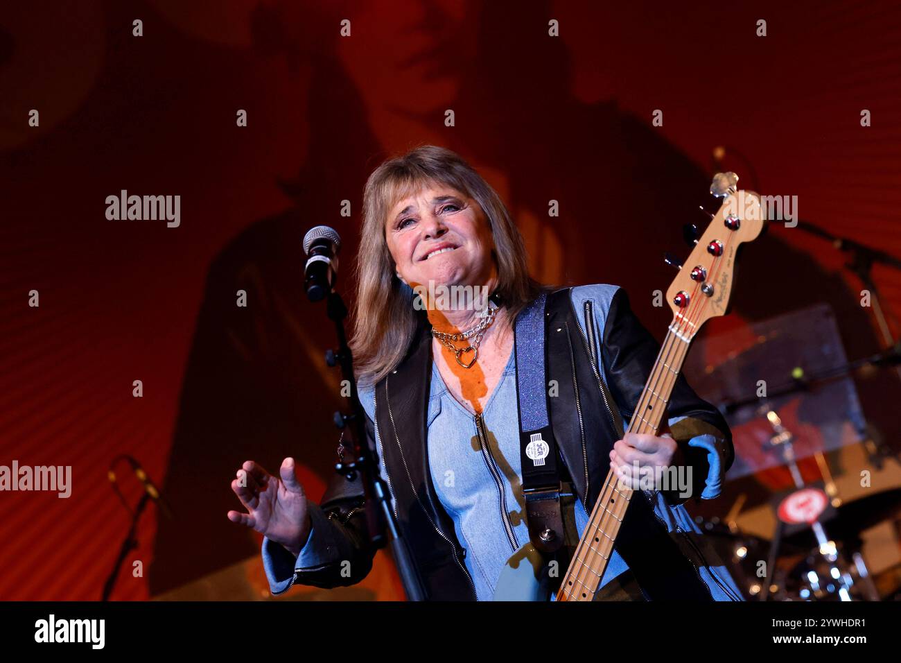 Sängerin Suzi Quatro bei ihrem Auftritt im Rahmen ihrer World Tour 2024 ...