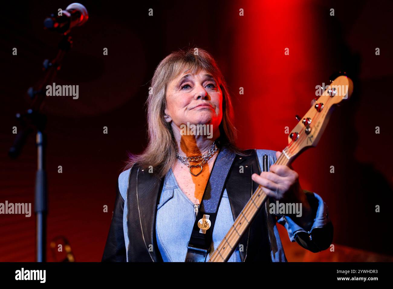 Sängerin Suzi Quatro bei ihrem Auftritt im Rahmen ihrer World Tour 2024 ...