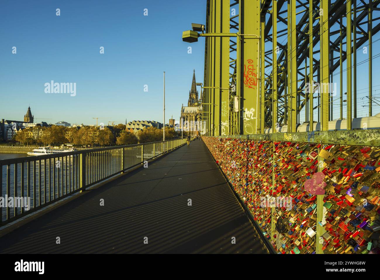 Love locks, loyalty sign, Hohenzollern Bridge, Cologne, Rhineland ...