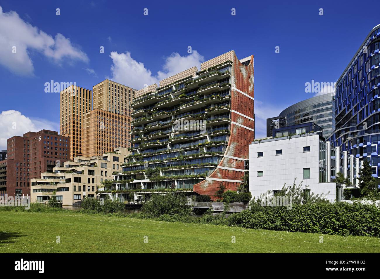Residential building The George, architects dok, behind Symphony torens ...