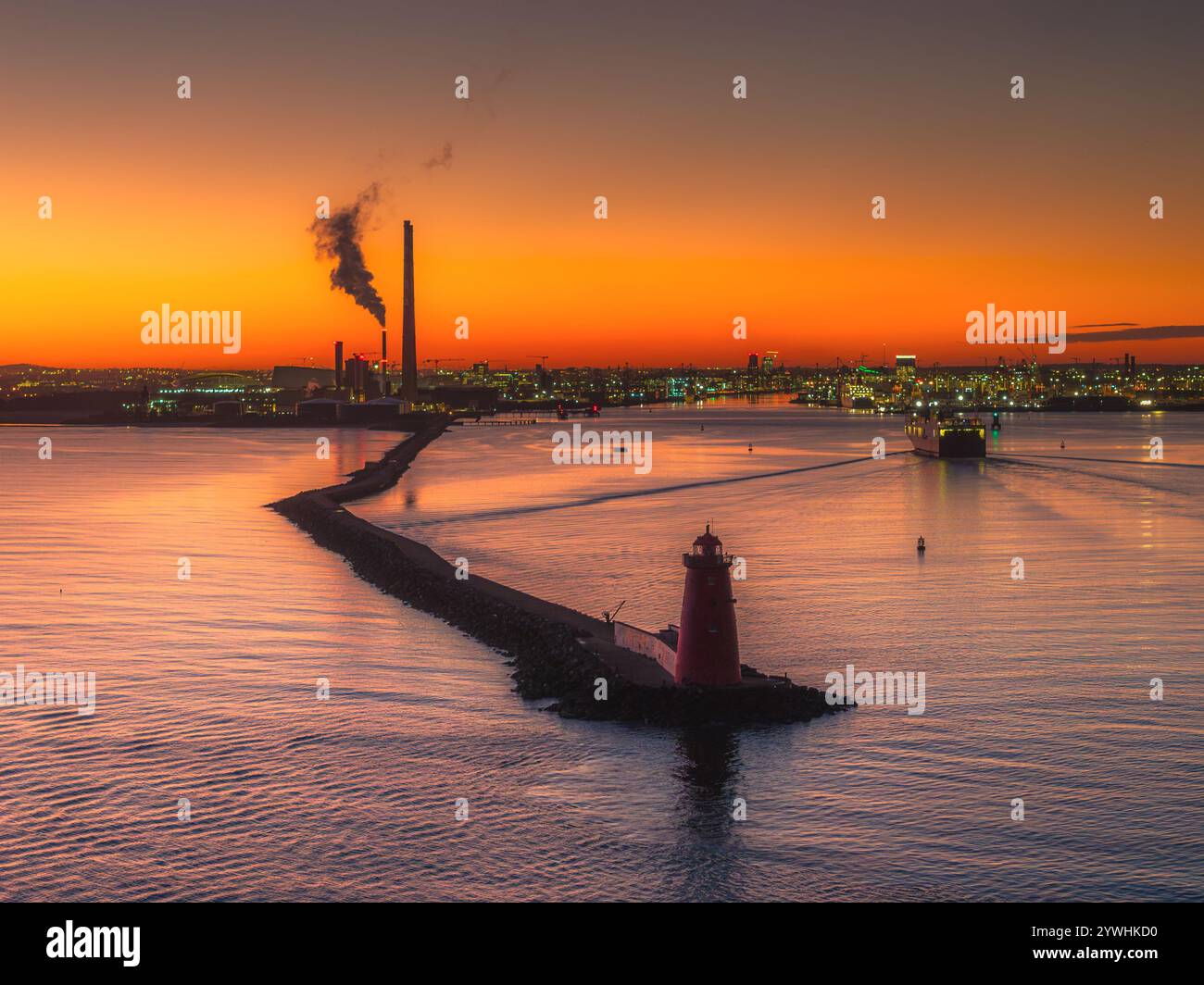 Post sunset glow over the Great South Wall Stock Photo - Alamy