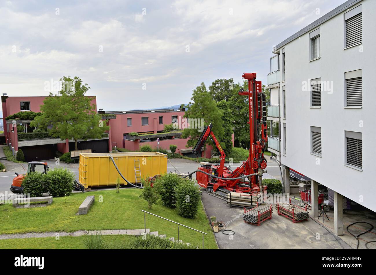 Drilling machine for drilling boreholes with sludge trough, Canton Zug ...