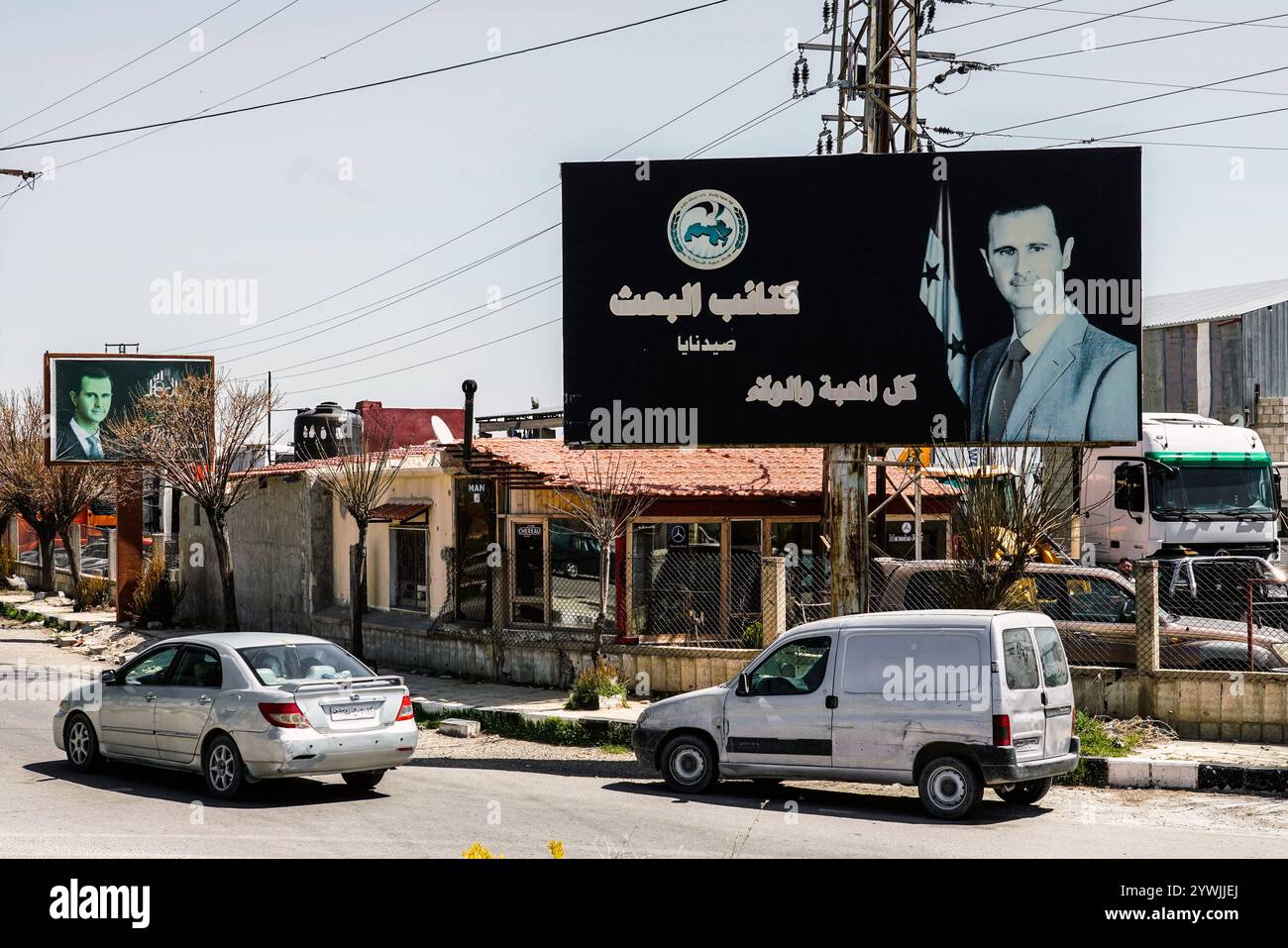 Großplakate mit dem Konterfei des Präsidenten Baschar al-Assad, Straße ...