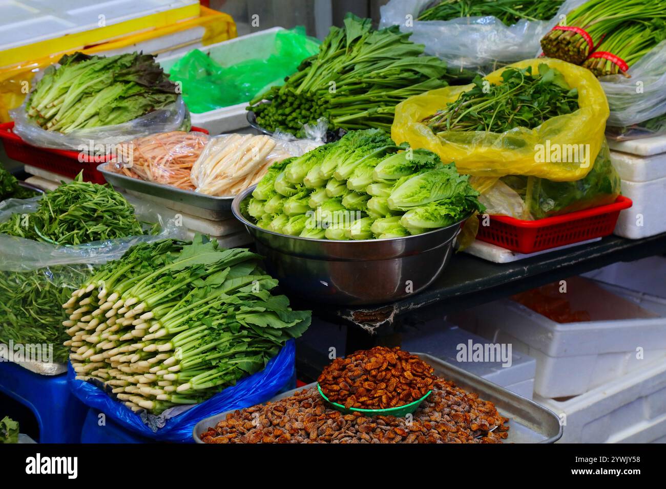 Korean food at traditional Gwangjang Market in Jongno district of Seoul ...