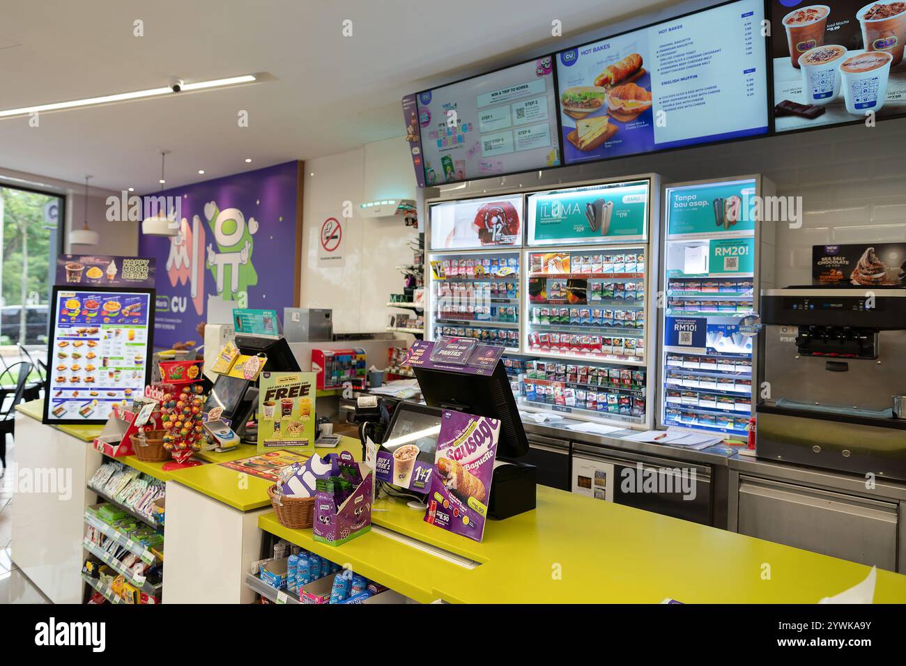 Convenience store interior counter hi-res stock photography and images ...