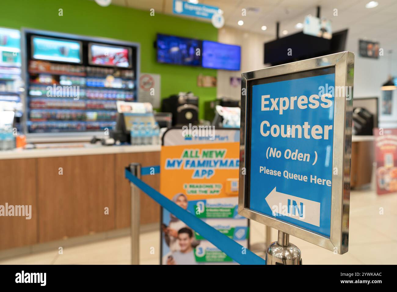 Express checkout sign retail store hi-res stock photography and images ...