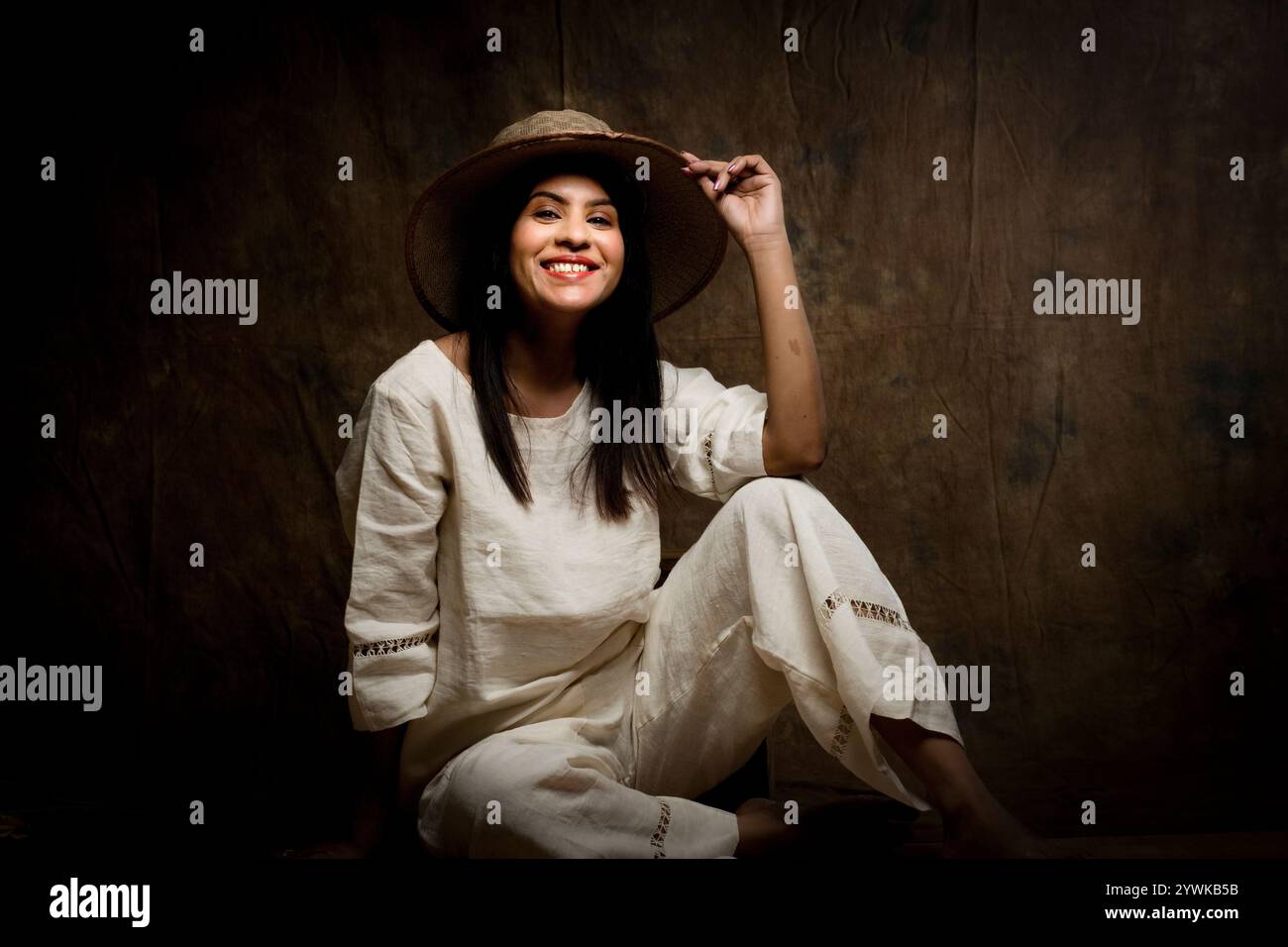 Female model portrait white hi-res stock photography and images - Alamy