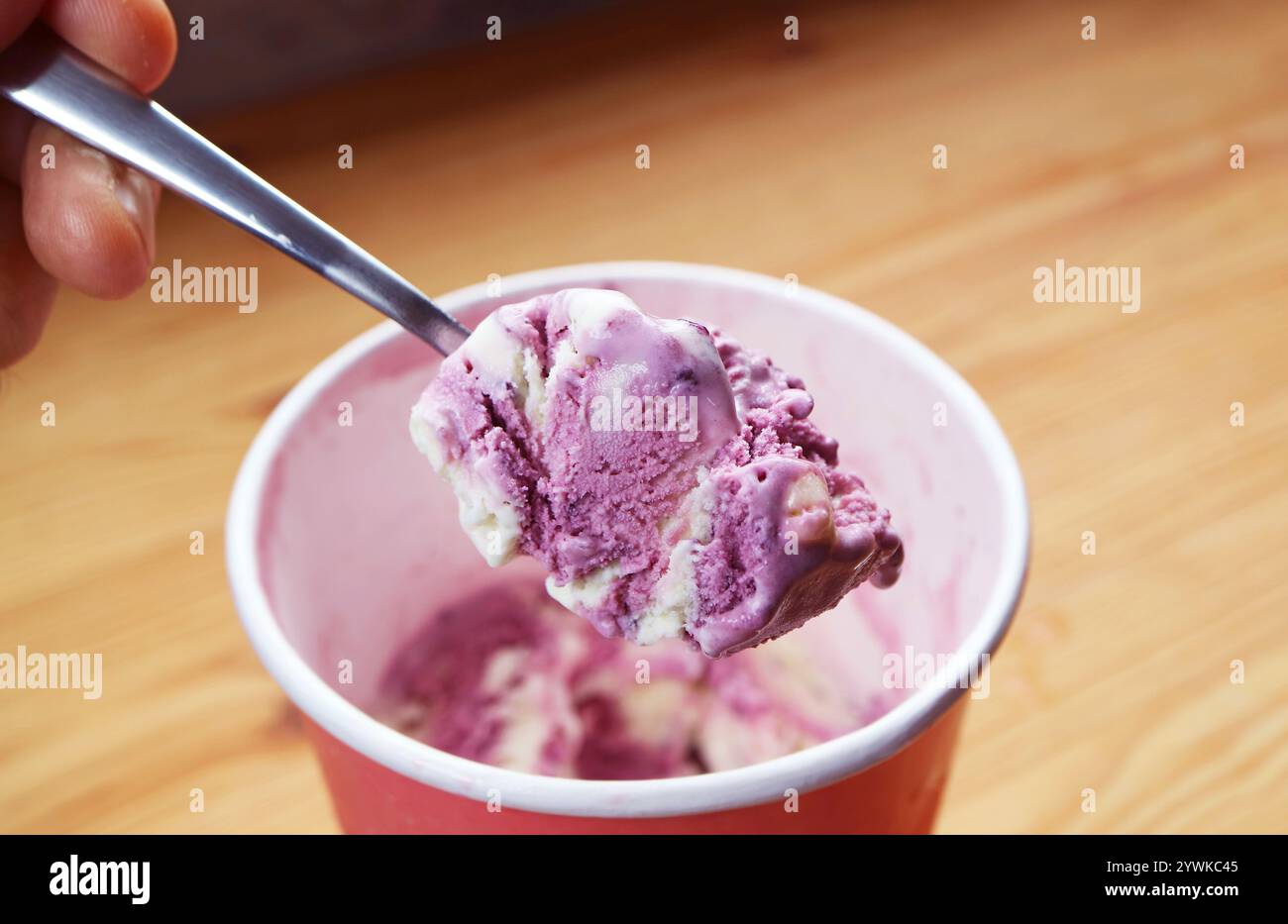 Hand scooping delectable blueberry yogurt ice cream Stock Photo - Alamy