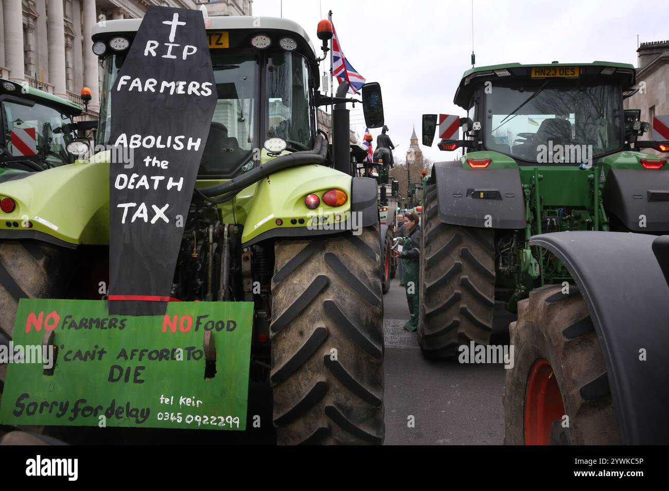 Farmers tractors pass downing street hi-res stock photography and ...