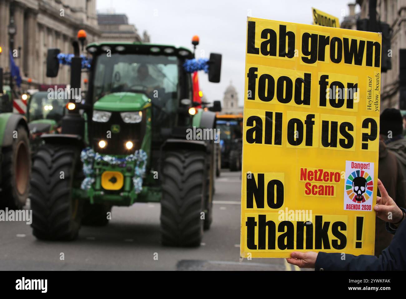 Farmers tractors pass downing street hi-res stock photography and ...
