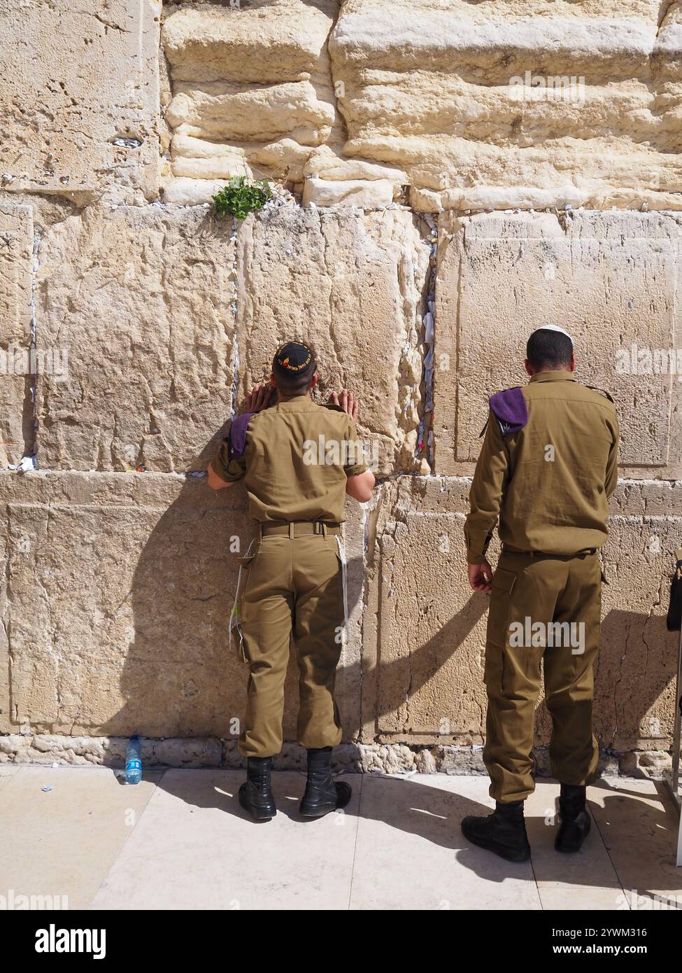 Israel soldier western wall Jerusalem Stock Photo - Alamy
