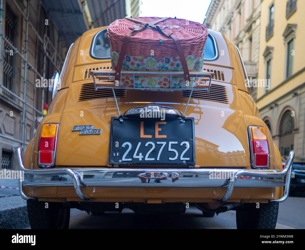 Fiat 500 milan italy hi-res stock photography and images - Alamy