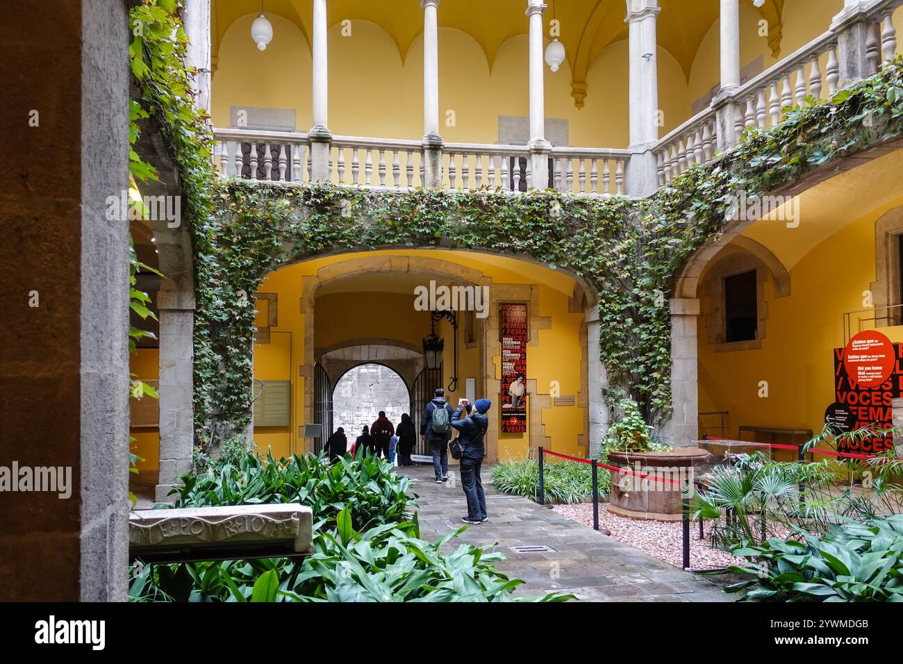 Archives of the crown of aragon hi-res stock photography and images - Alamy