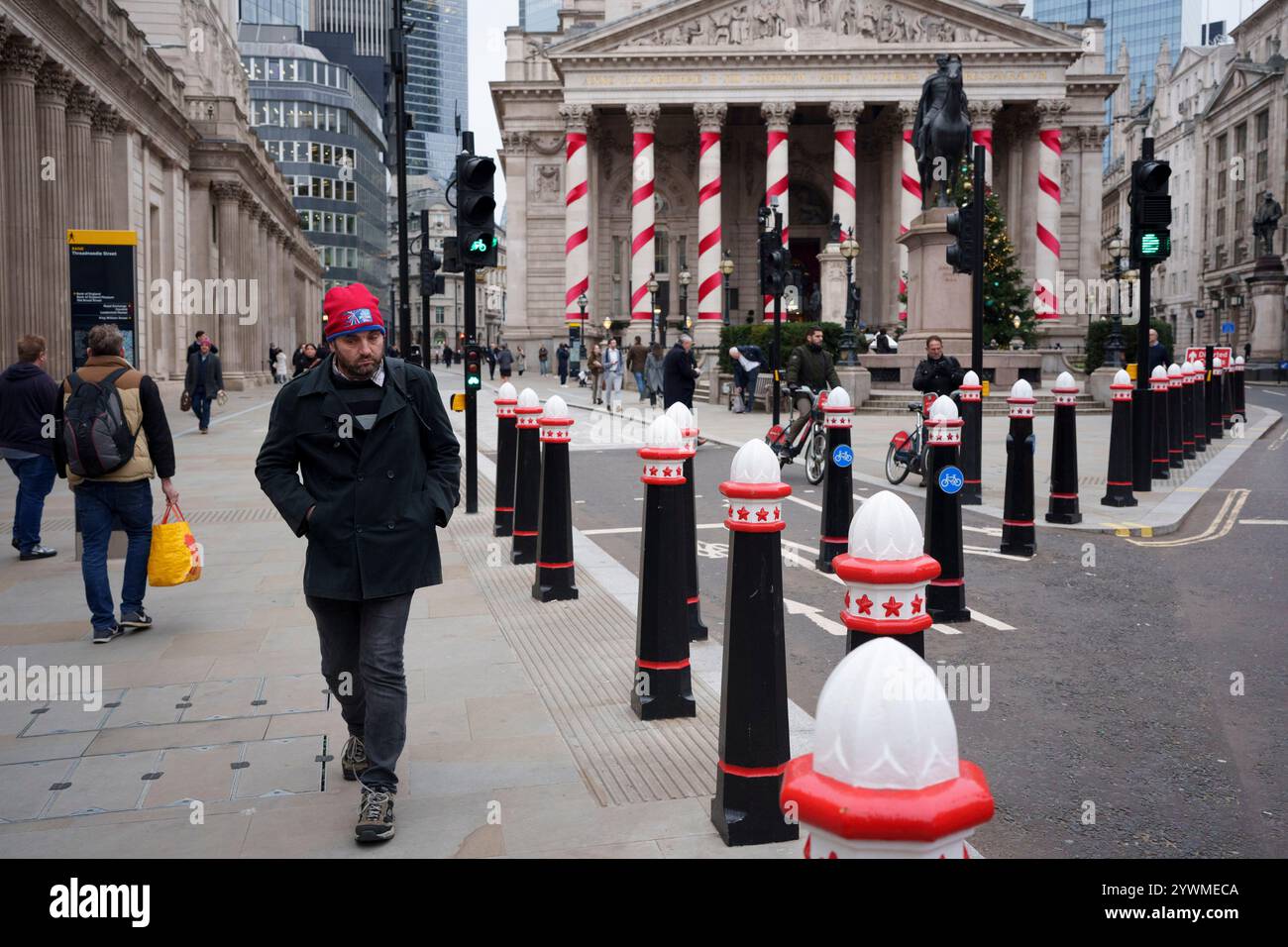 Weeks before Christmas, city workers and visitors and the new cycle ...