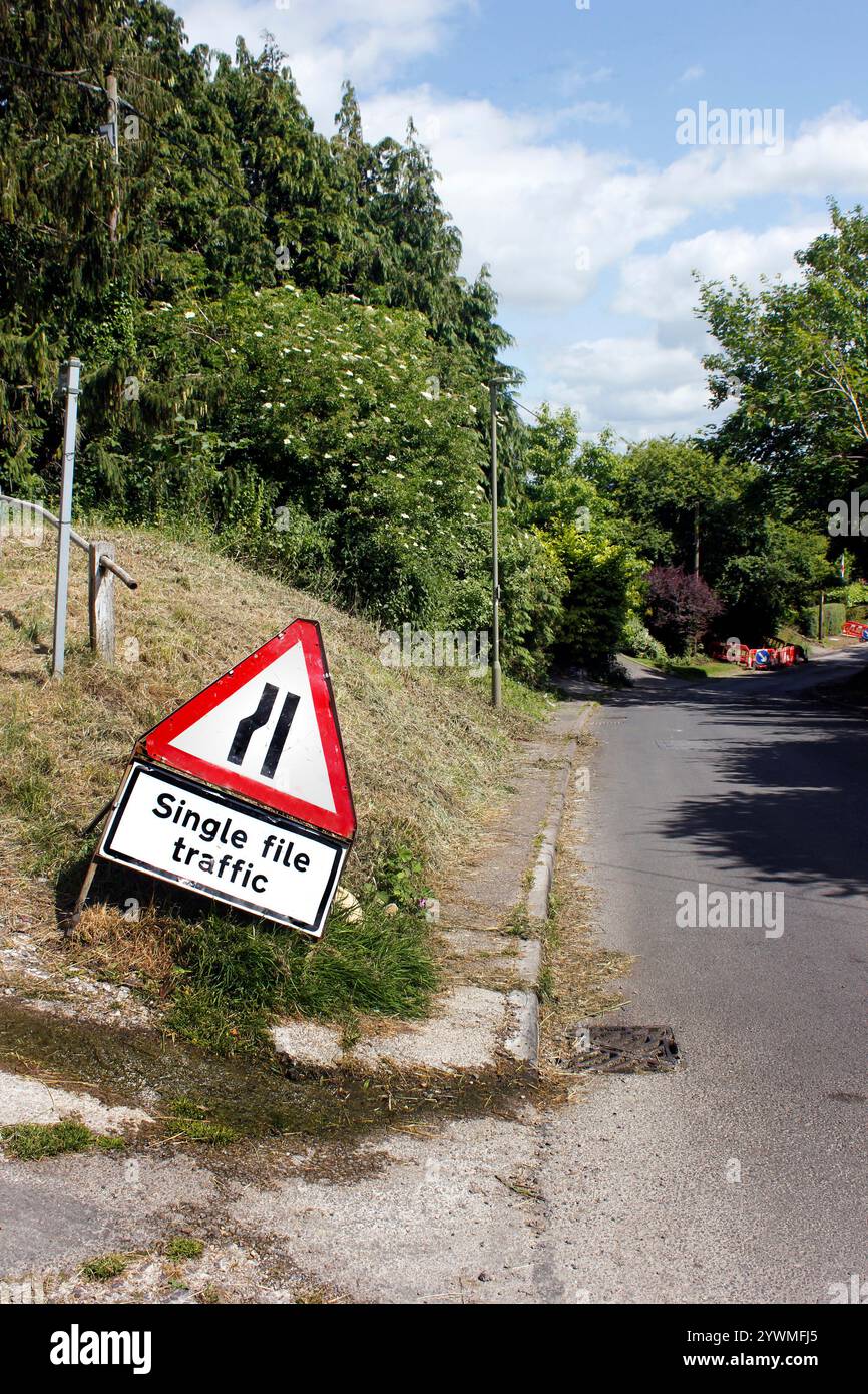 Road restrictions single file traffic through Garsington village ...