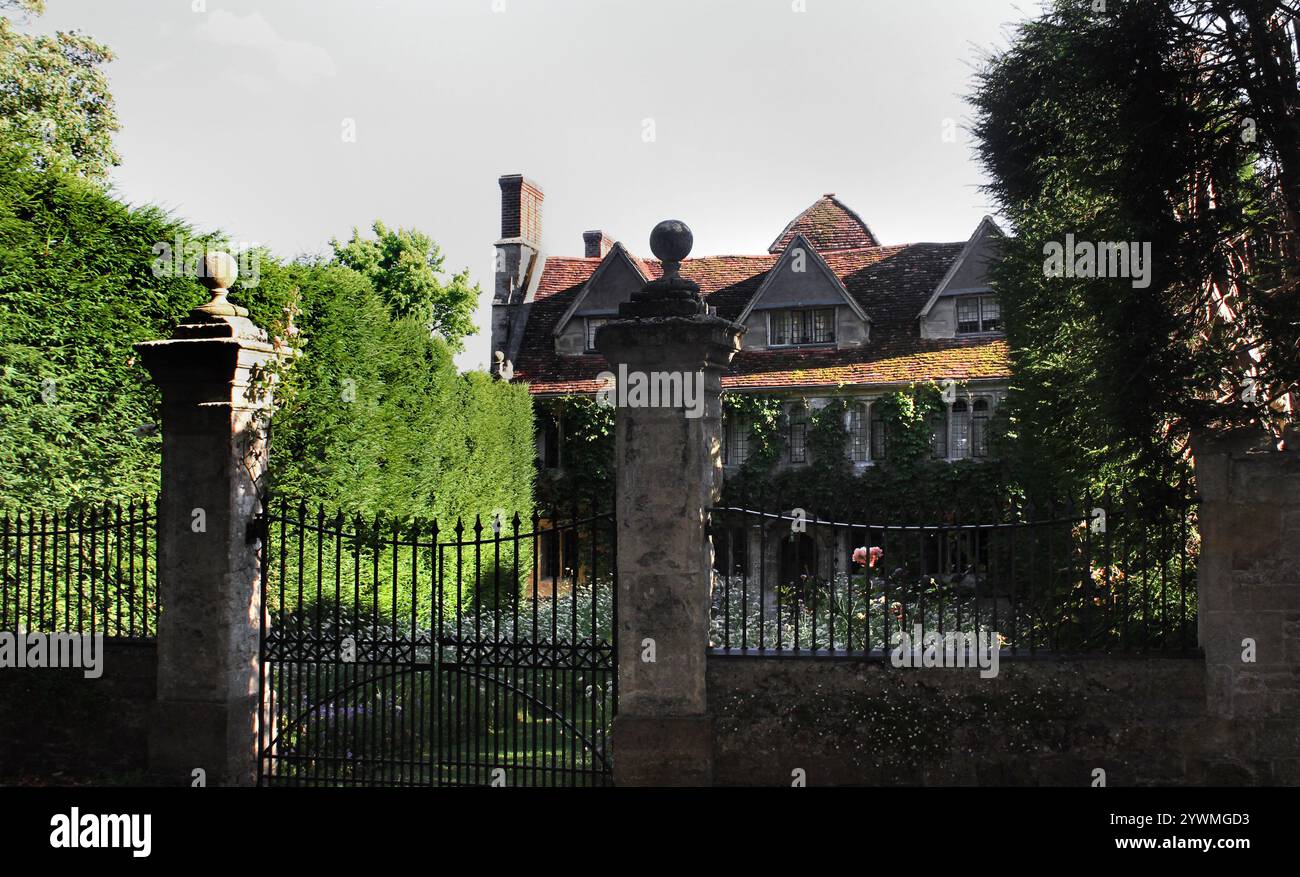 Grade 11 listed Garsington Manor's courtyard Oxfordshire Stock Photo ...