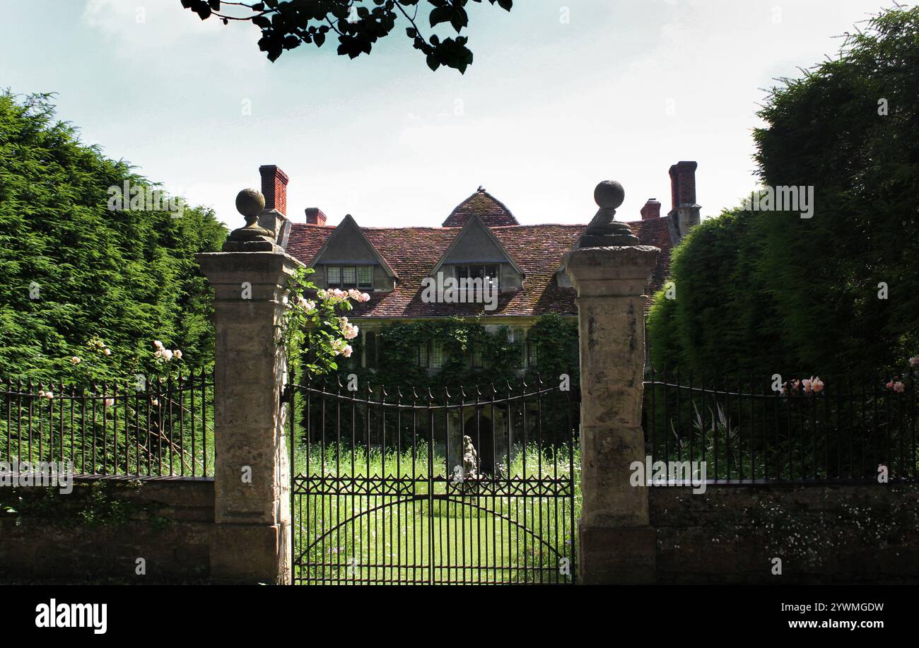 English manors hi-res stock photography and images - Alamy