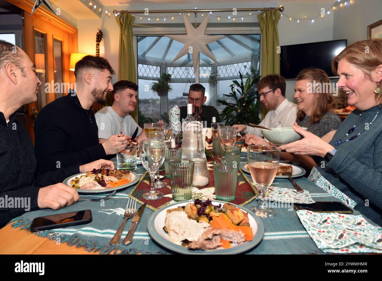 Traditional family setting hi-res stock photography and images - Alamy