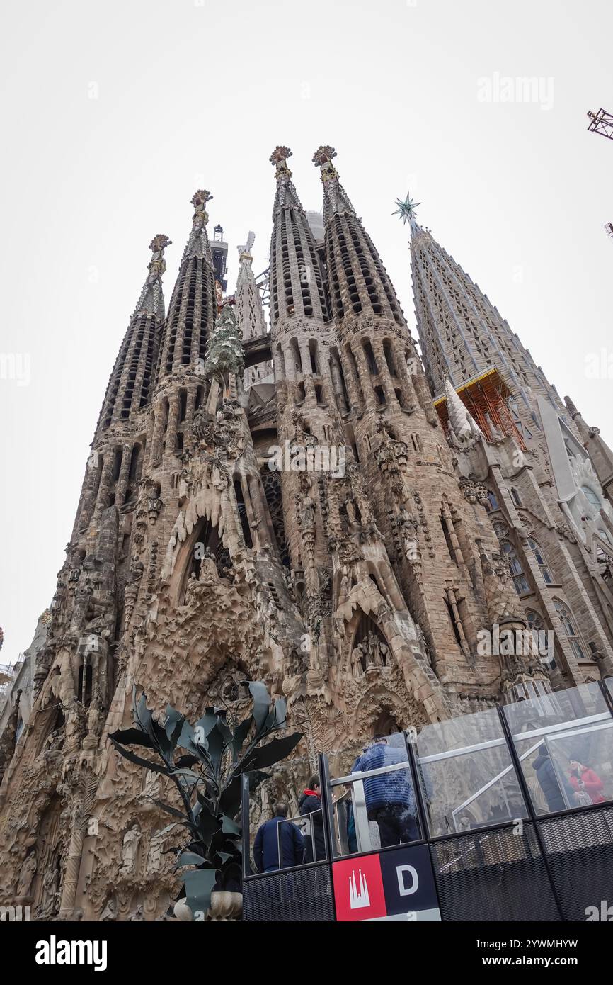 Sagrada Família: Iconic basilica designed by Antoni Gaudí in Barcelona Stock Photo - Alamy
