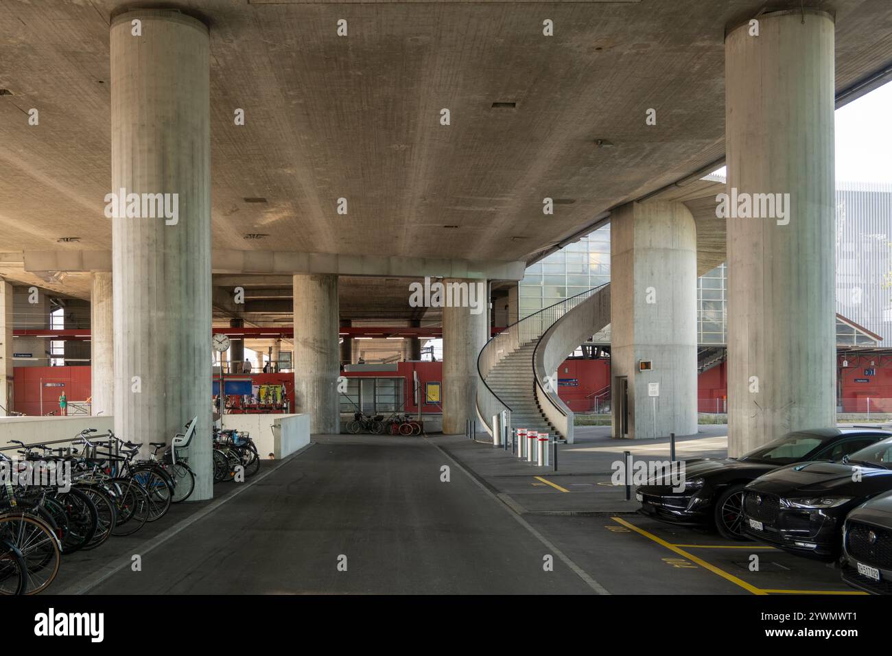 Underpass architecture hi-res stock photography and images - Alamy