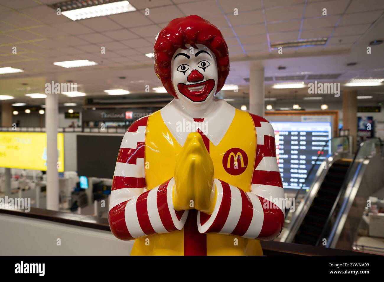 CHIANG MAI, THAILAND - OCTOBER 26, 2023: life-size Ronald McDonald statue greeting customers ...