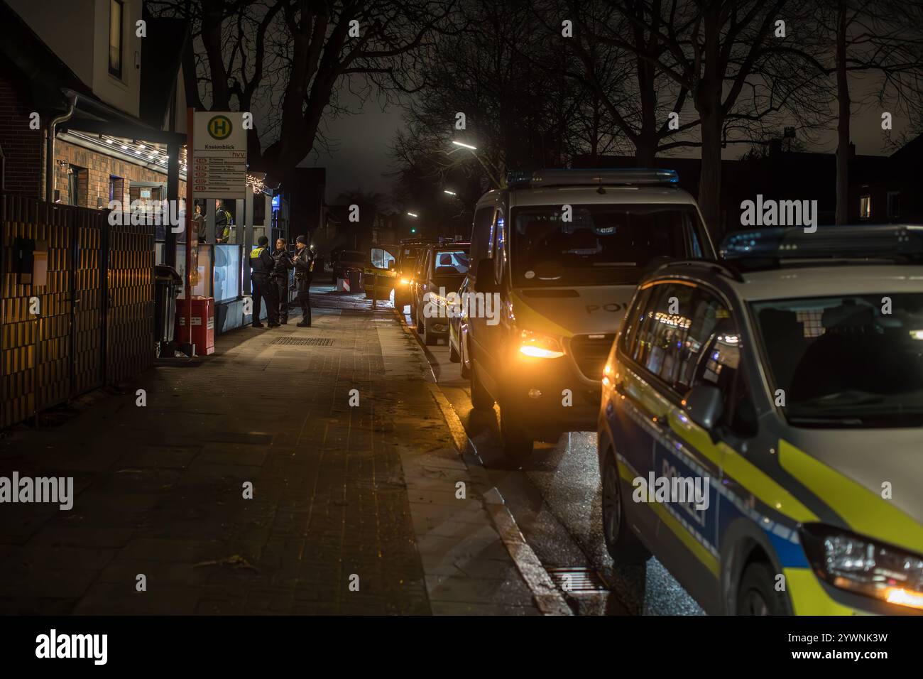 Durchsuchung mit Zoll, Polizei und dem Bezirksamt in Finkenwerder ...