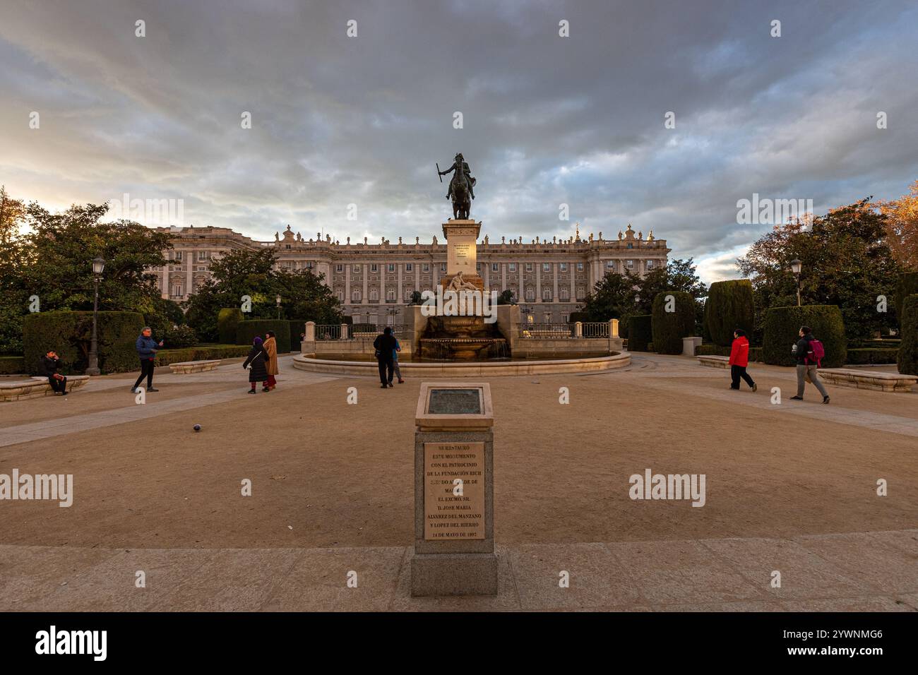 Royal palace madrid plaza hi-res stock photography and images - Alamy