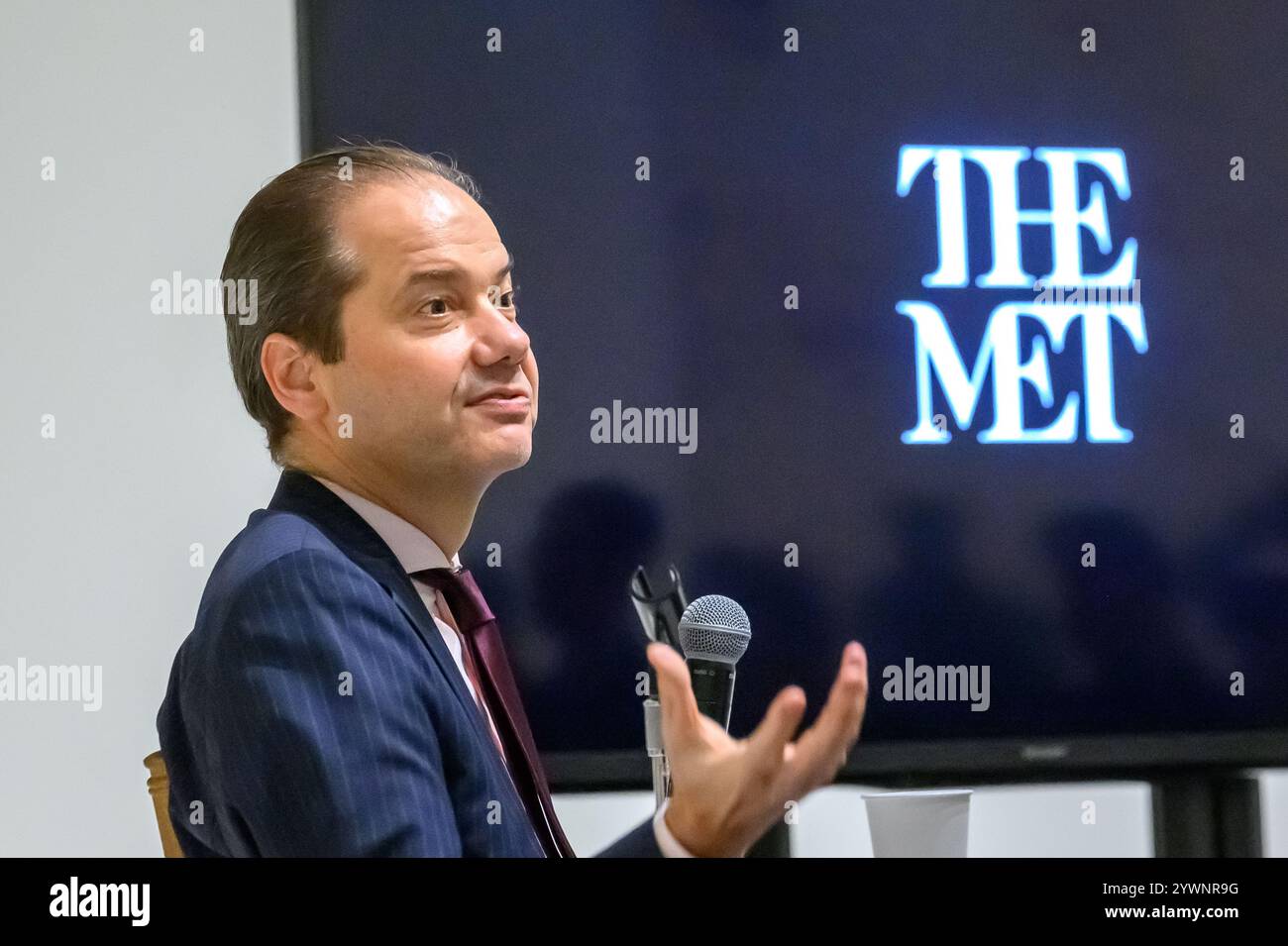 briefing, unveiling, design, Tang Stock Photo - Alamy